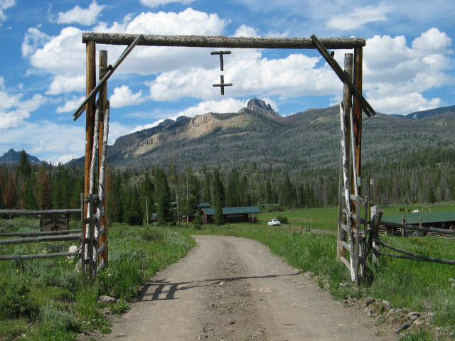 Go Horseback Riding in Wyoming - Wyoming Magazine